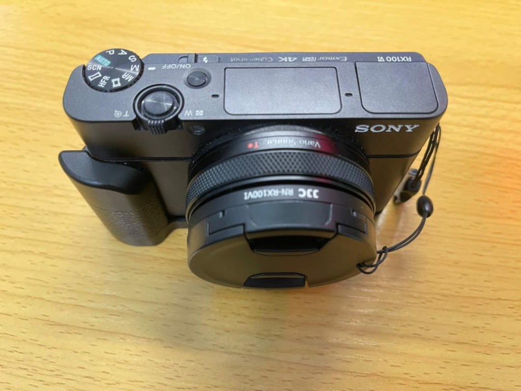 SONY RX100 M6 with Full Accessories 9/10 Condition, Photography ...