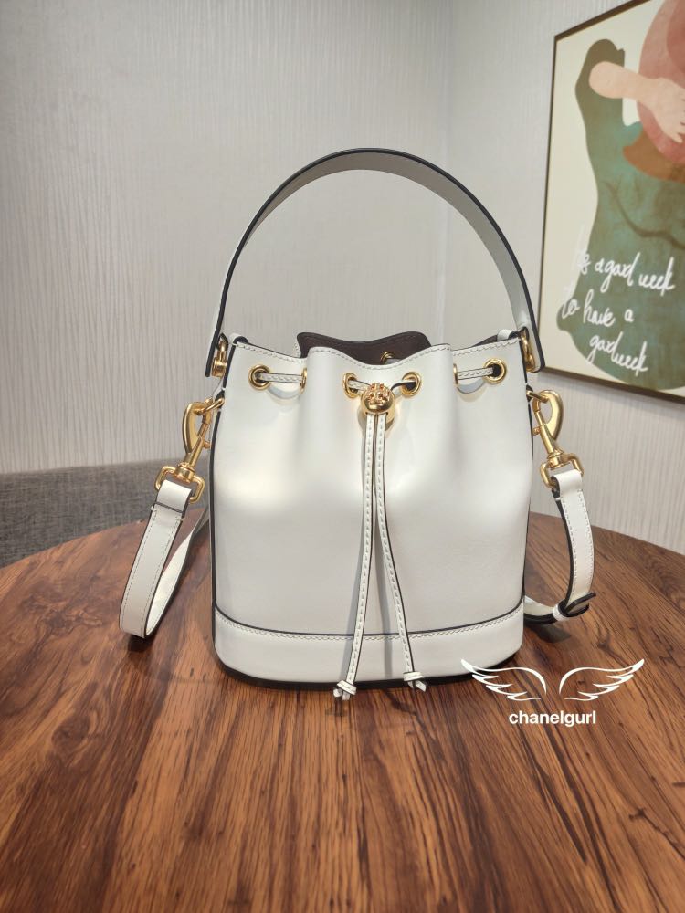 Tory Burch Monogram T Bucket Bag Leather White with Handle, Women's ...