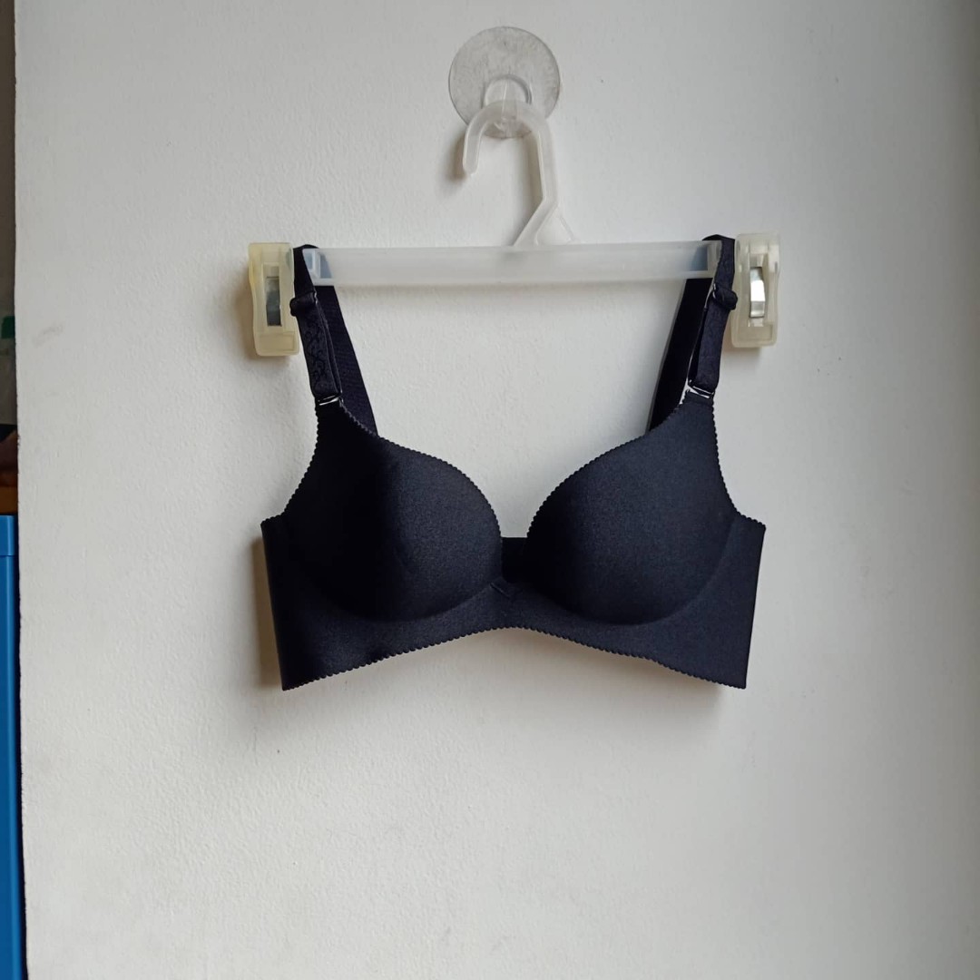 32A New Bra Hitam, Fesyen Wanita, Pakaian Wanita, Atasan di Carousell