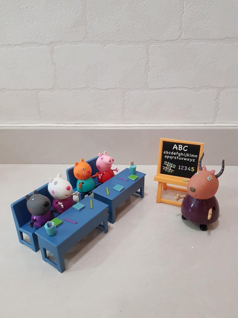 Peppa Pig Character Options Classroom Playset