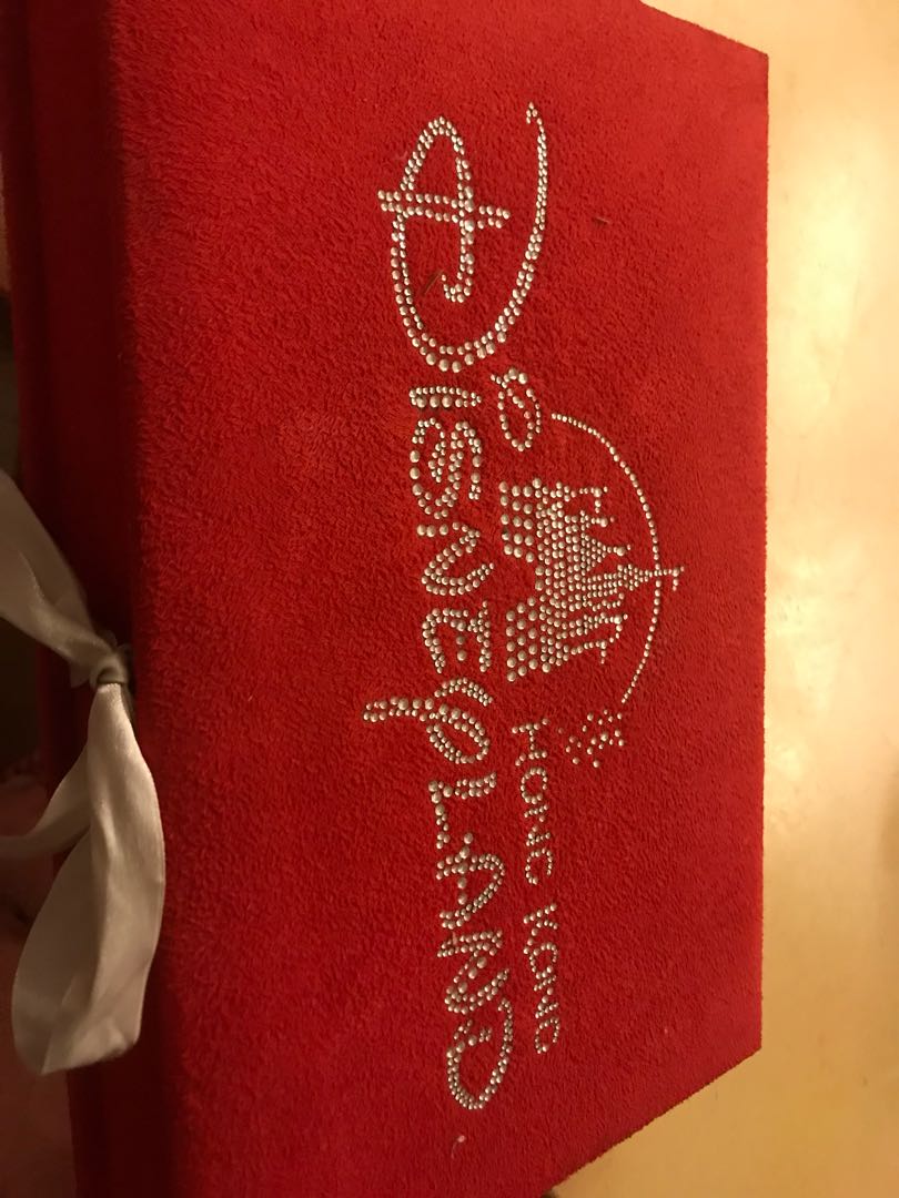 Hong Kong Disneyland box, 興趣及遊戲, 玩具 & 遊戲類 - Carousell