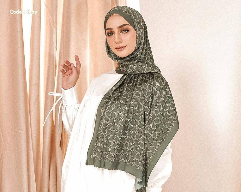 THE HIJAB CO (HUTTON LUXE MONOGRAM), Women's Fashion, Muslimah Fashion ...