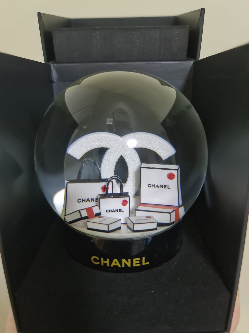 Authentic Chanel VIP Snow Globe 2020, Women's Fashion, Bags & Wallets ...