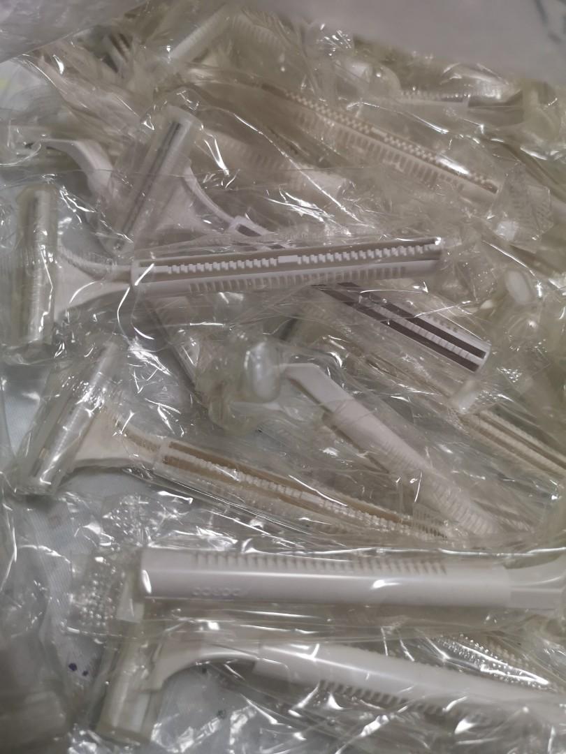 Disposable shaver, Beauty & Personal Care, Men's Grooming on Carousell