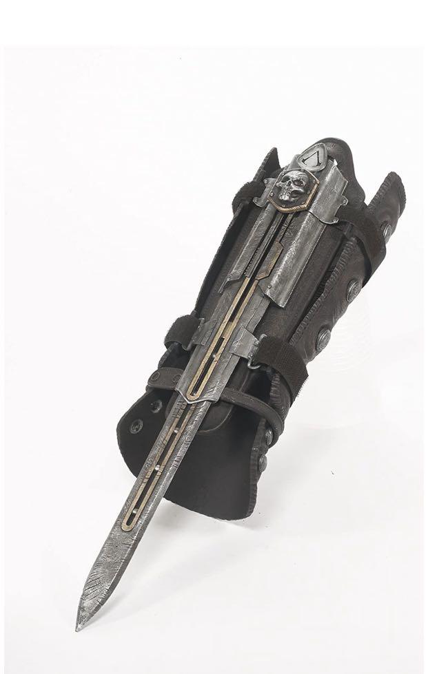 McFarlane Toys Assassin's Creed IV: Black Flag Hidden Blade & Gauntlet ...