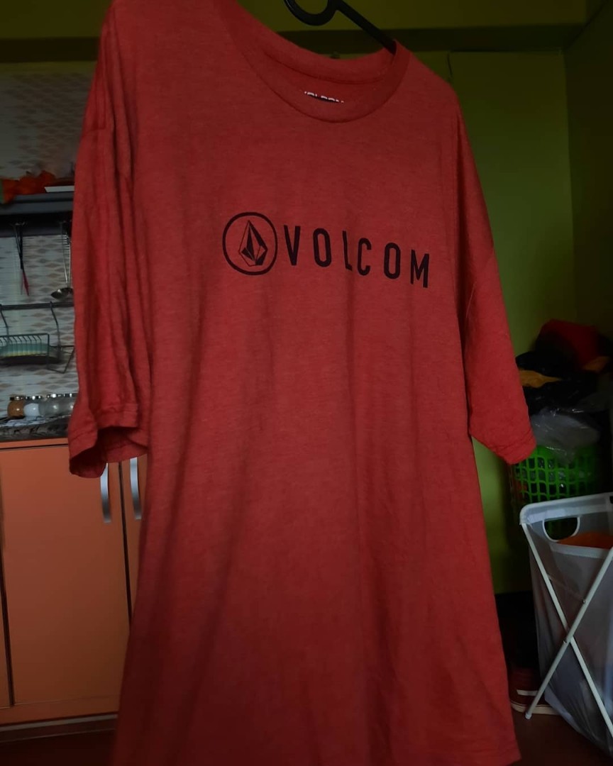 Volcom t shirt kaos ukuran jumbo vintage original, Fesyen Pria, Pakaian , Atasan di Carousell