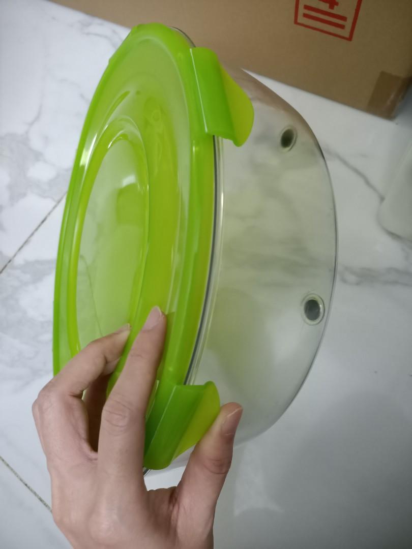 10" cake lock and lock container, Home Appliances, Kitchenware on Carousell