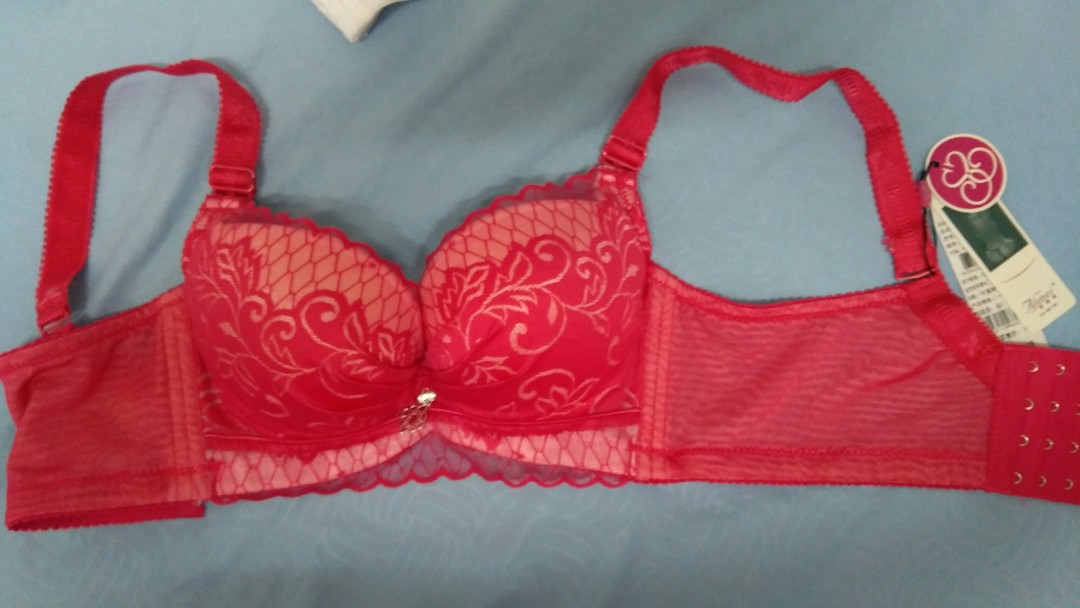 #10F Red lace push up 34b cup bra, Women's Fashion, New Undergarments ...