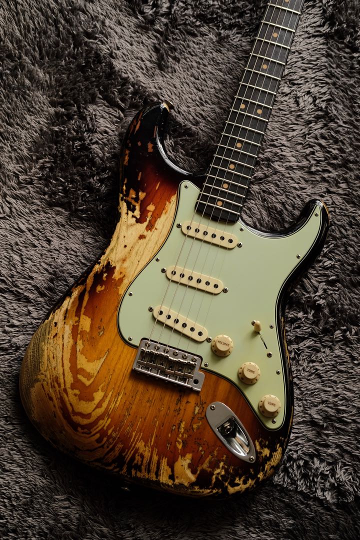 Fender CS ‘63 Strat Super Super Heavy Relic, best Spec!, Hobbies & Toys ...