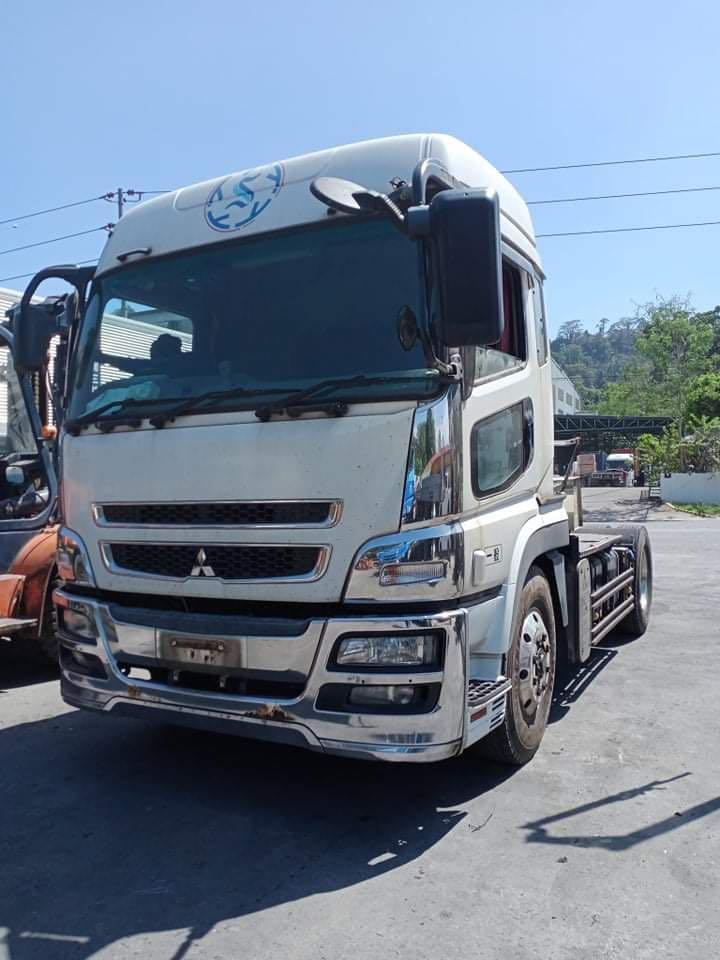 Fuso Hino tractor head 6m70 bubble top, Special Vehicles, Heavy Vehicles on Carousell