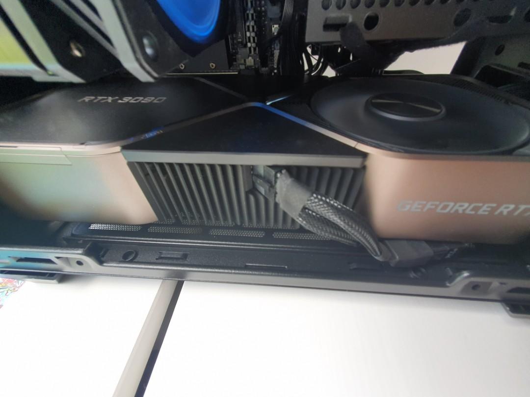 ITX gaming design rig with RTX 3090 Founders Edition, i5 10th gen ...