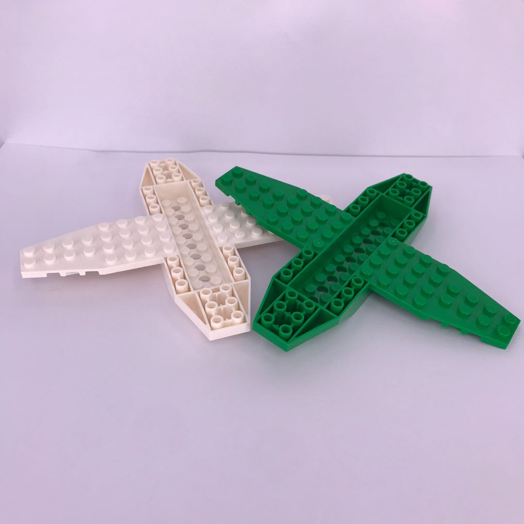 Lego Aircraft Fuselage 4 x 16 x 1 with 2 x 10 Recessed Center and 8 x 4 ...