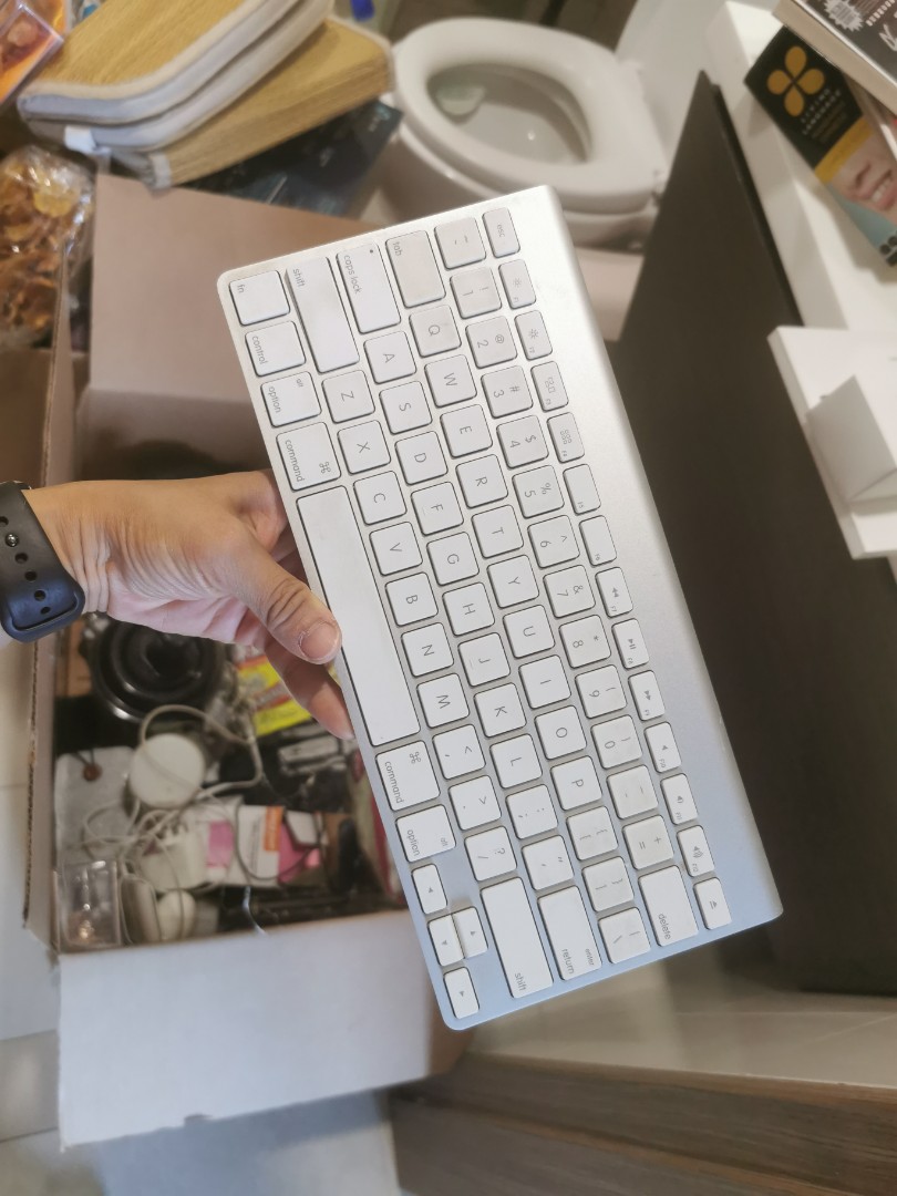 Old apple keyboard - free, Computers & Tech, Parts & Accessories ...