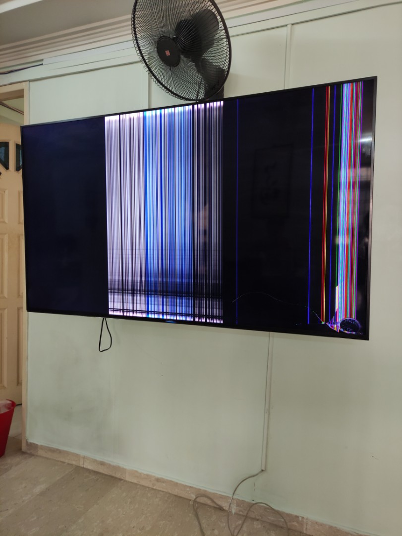 Samsung 65" Smart TV with cracked screen, TV & Home Appliances, TV ...