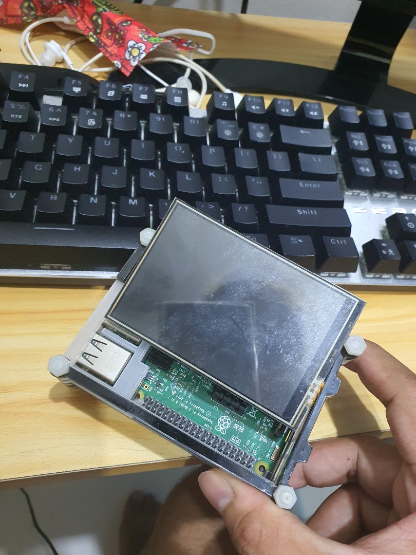 Raspberry Pi 3b+ LCD, Computers & Tech, Parts & Accessories, Cables & Adaptors on Carousell