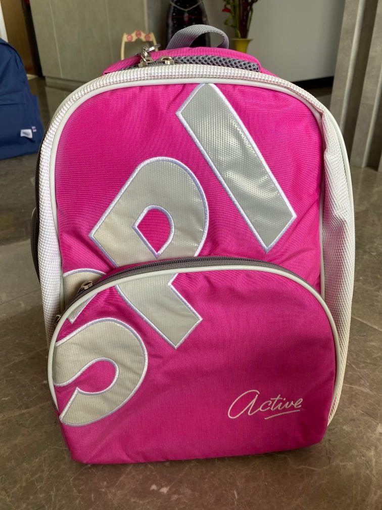 SPI Sch bag with v gd back suppport, Hobbies & Toys, Stationery & Craft ...