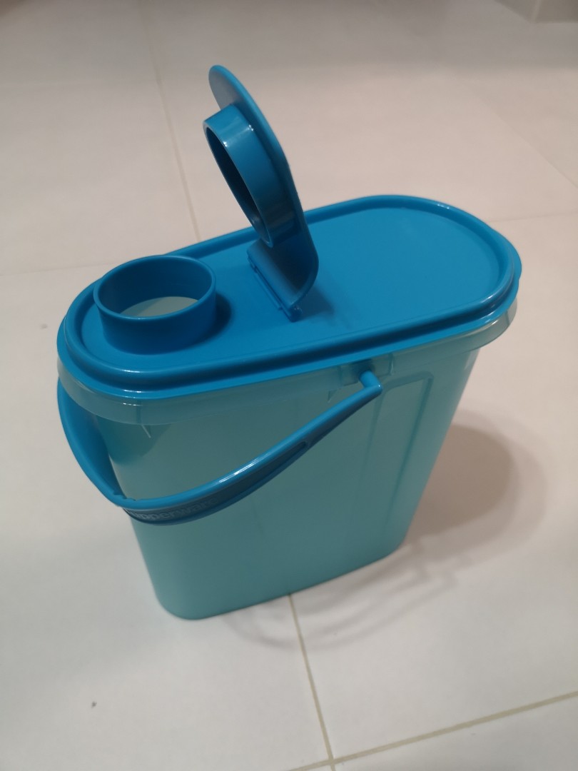 Tupperware water container, TV & Home Appliances, Kitchen Appliances ...