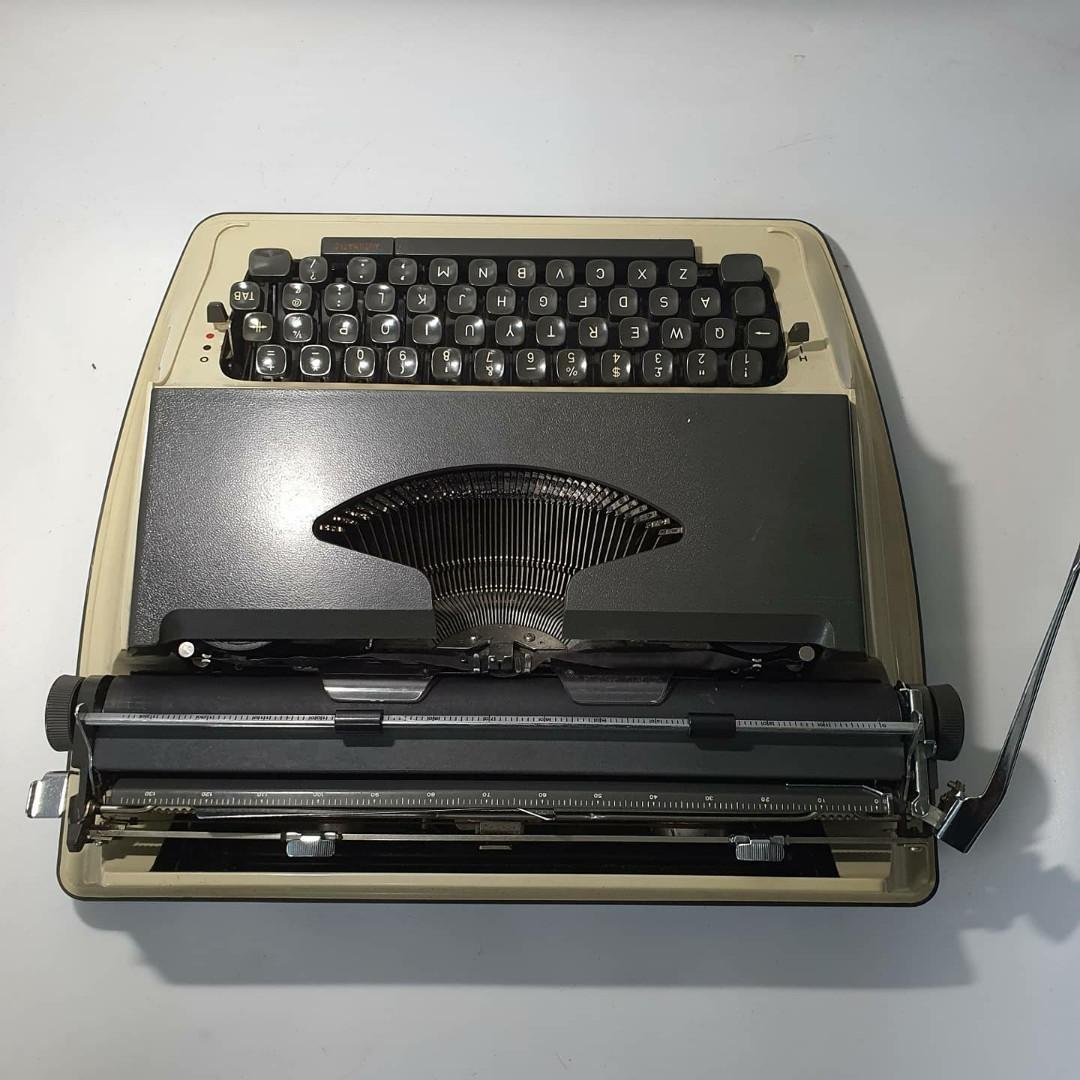 Hanimax regal typewriter (japan), Hobbies & Toys, Memorabilia ...