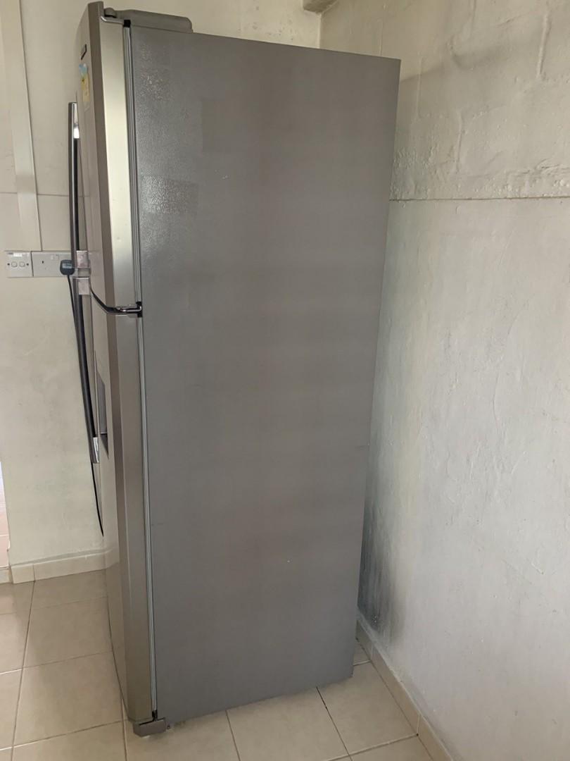 Samsung Fridge, TV & Home Appliances, Kitchen Appliances, Refrigerators & Freezers on Carousell