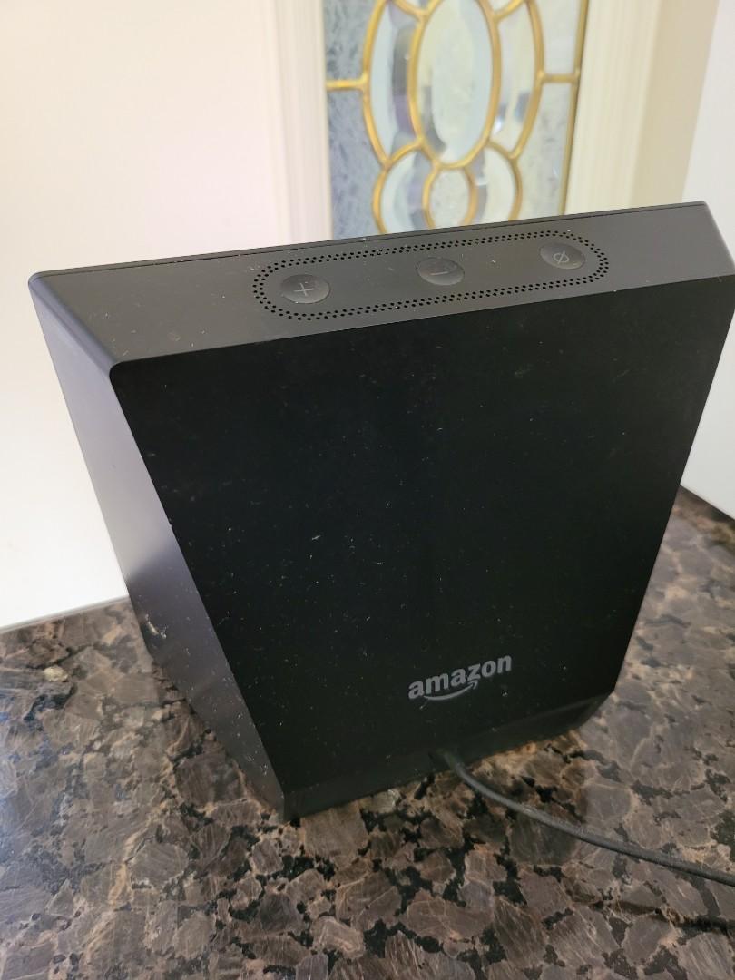 Amazon alexa echo show 1st generation, 傢俬＆家居, 保安及門鎖 , 門鎖、門、閘 - Carousell