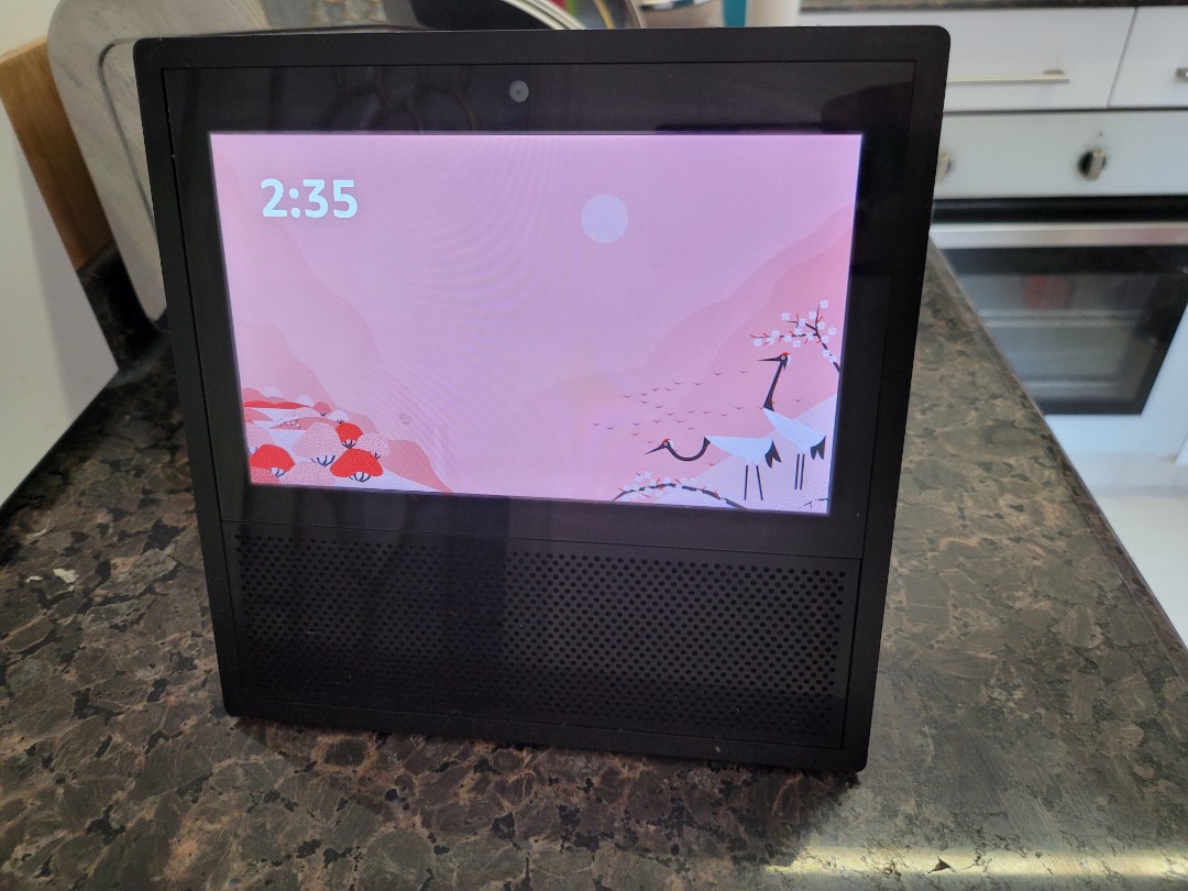 Amazon alexa echo show 1st generation, 傢俬＆家居, 保安及門鎖 , 門鎖、門、閘 - Carousell