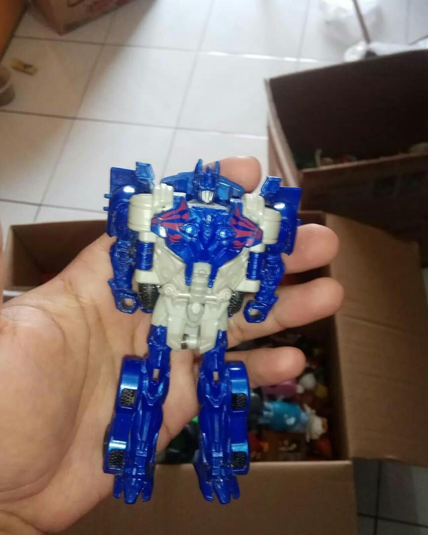 Mainan transformers optimus prime, Toys & Collectibles, Mainan di Carousell