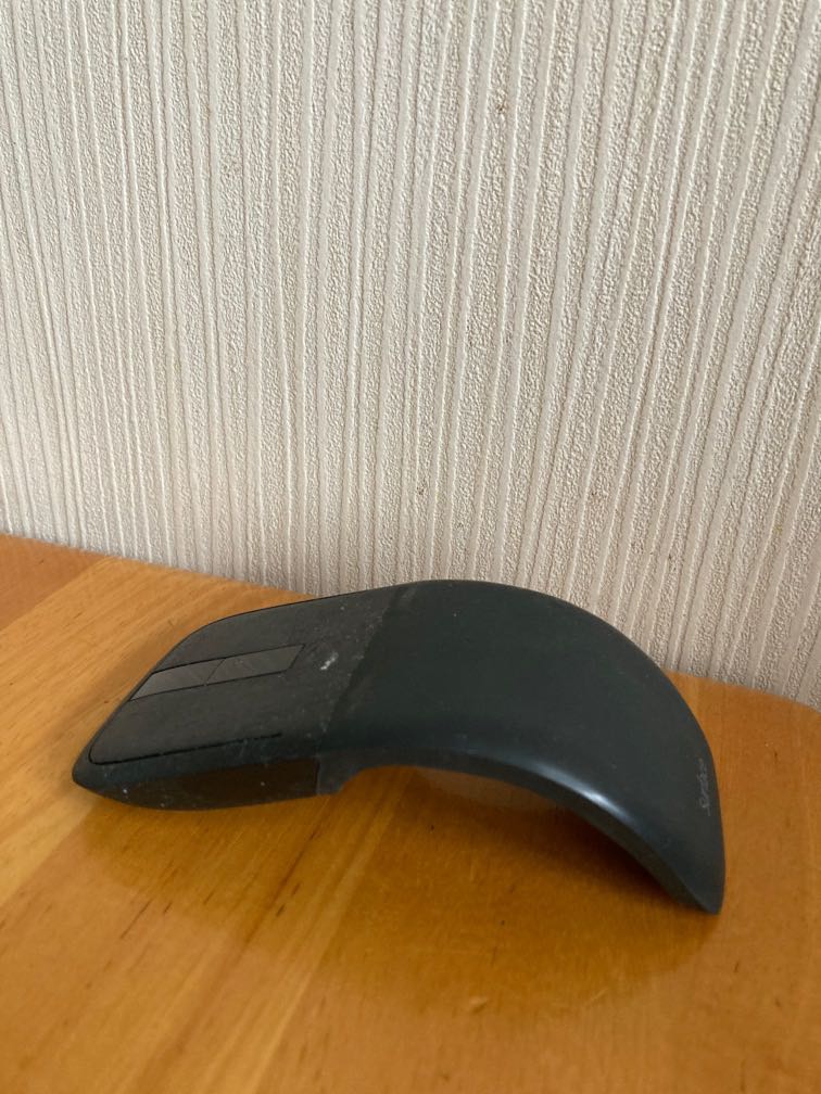 Surface Pro arc mouse, 電腦＆科技, 電腦周邊及配件, 電腦滑鼠及相關產品 - Carousell