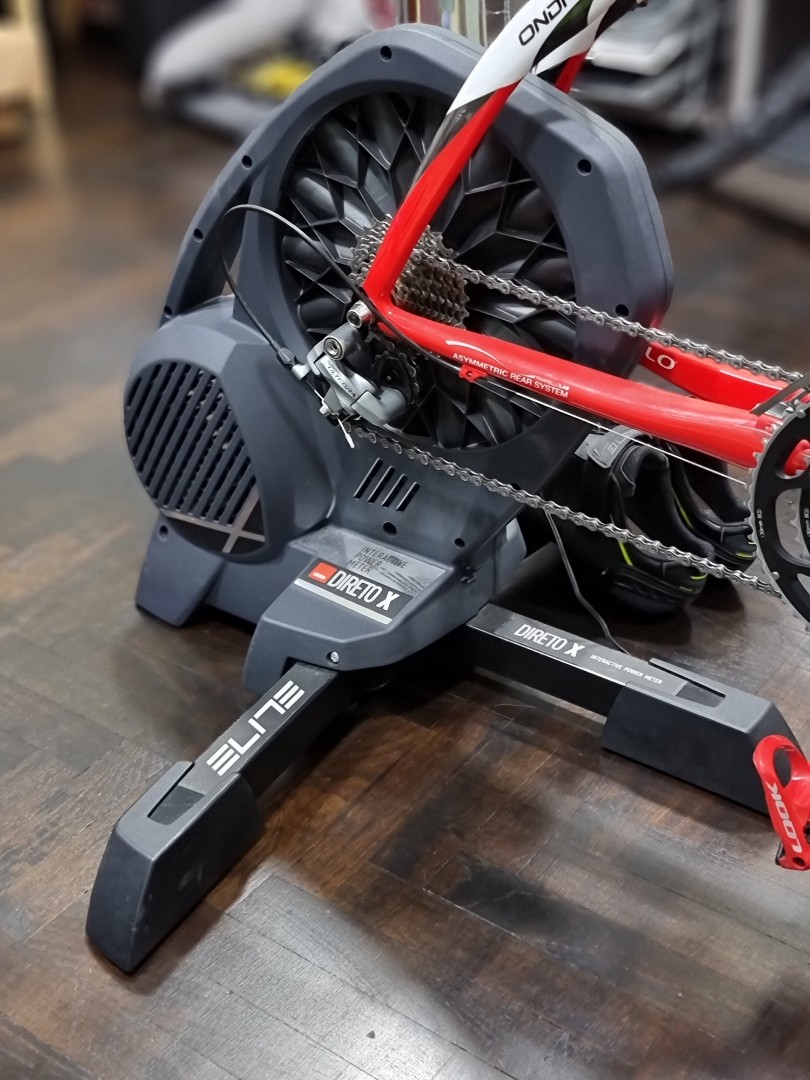 Elite Direto X with riser block. , Sports Equipment, Bicycles & Parts ...