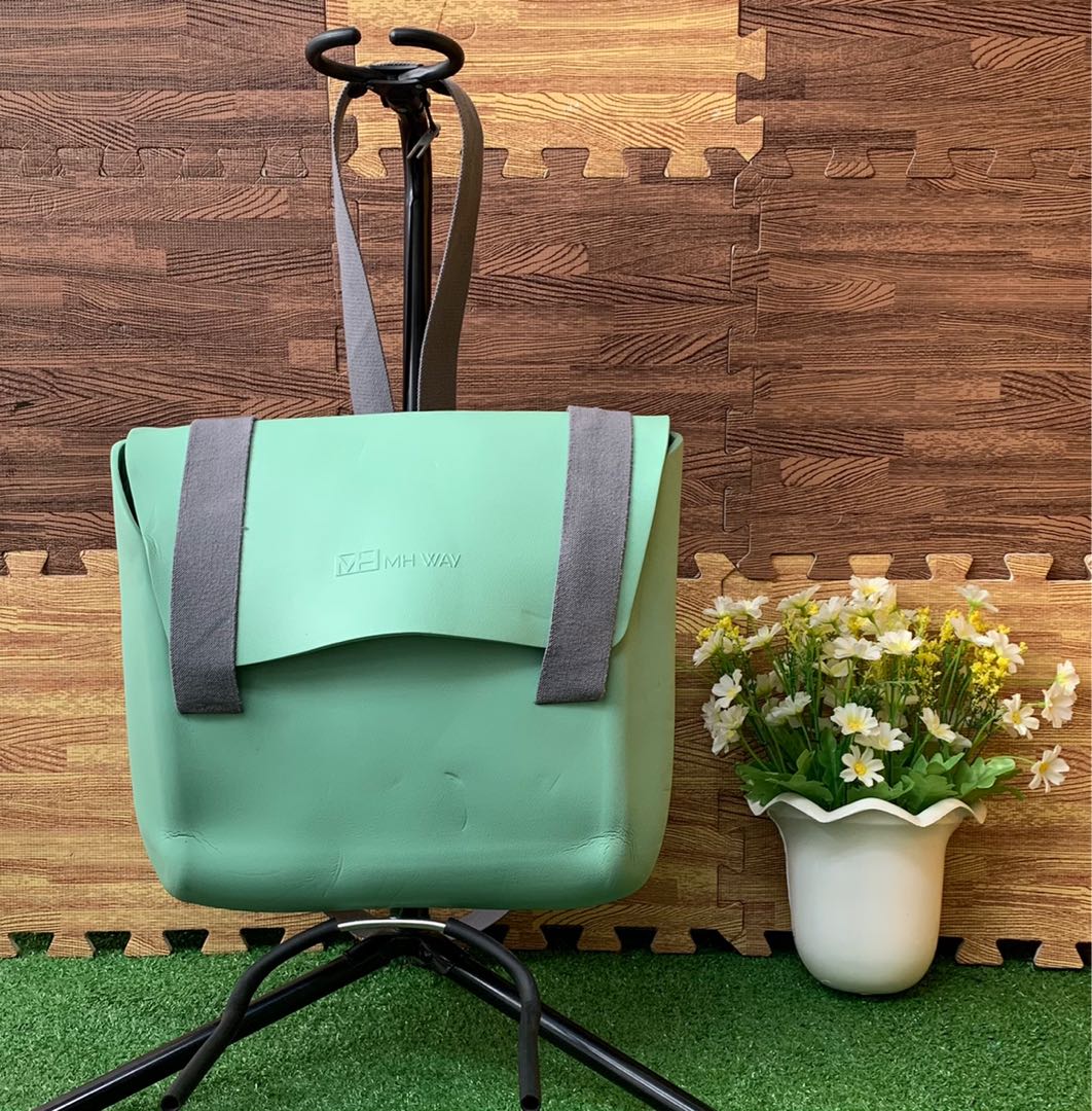 Mhway laptop bag rubber, Barang Mewah, Tas & Dompet di Carousell
