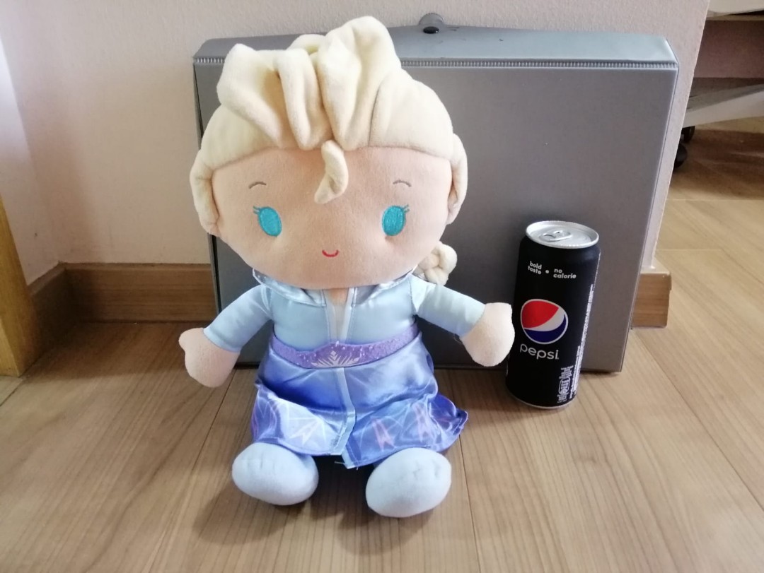 Super cute Frozen Elsa, Hobbies & Toys, Toys & Games on Carousell