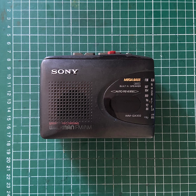 BROKEN SONY Walkman (for parts / collectible), Hobbies & Toys, Music ...