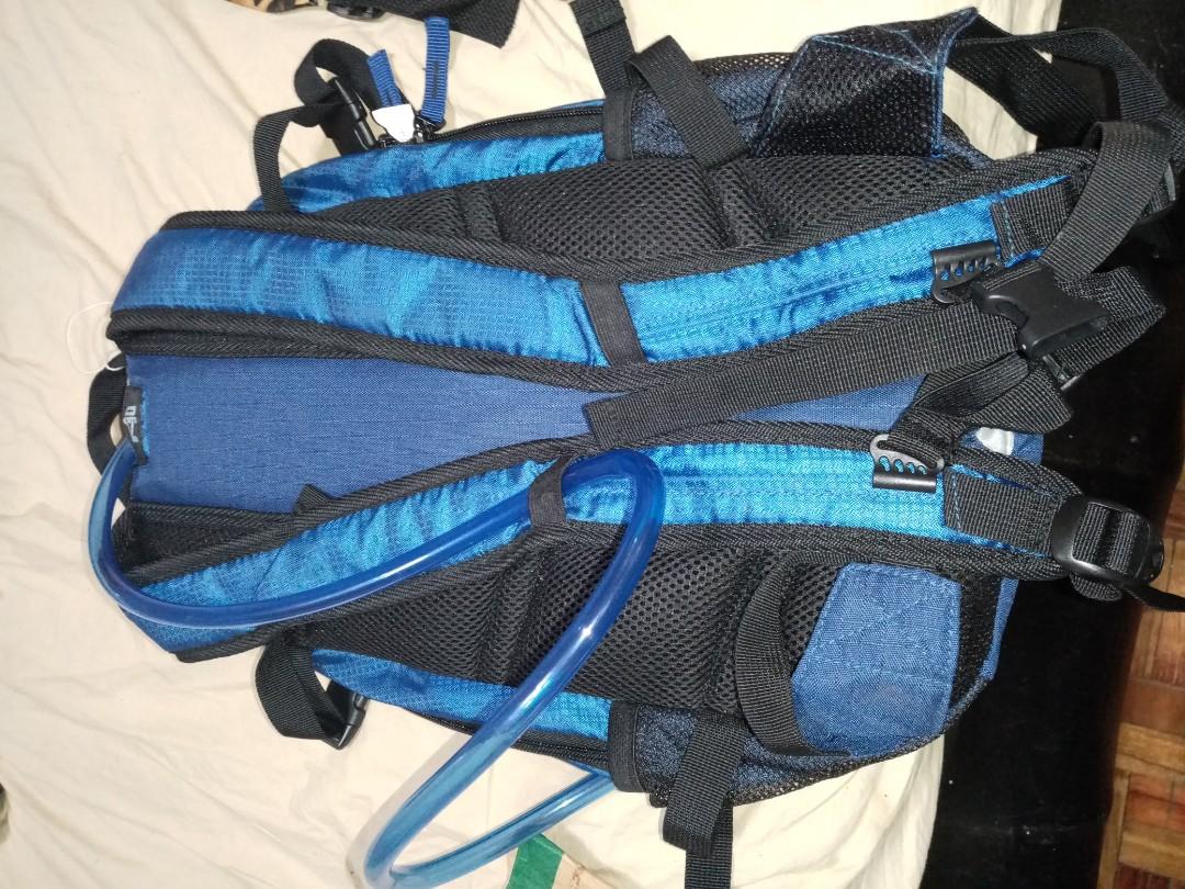 QUEST HYDRATION BACKPACK , Men's Fashion, Bags, Backpacks on Carousell
