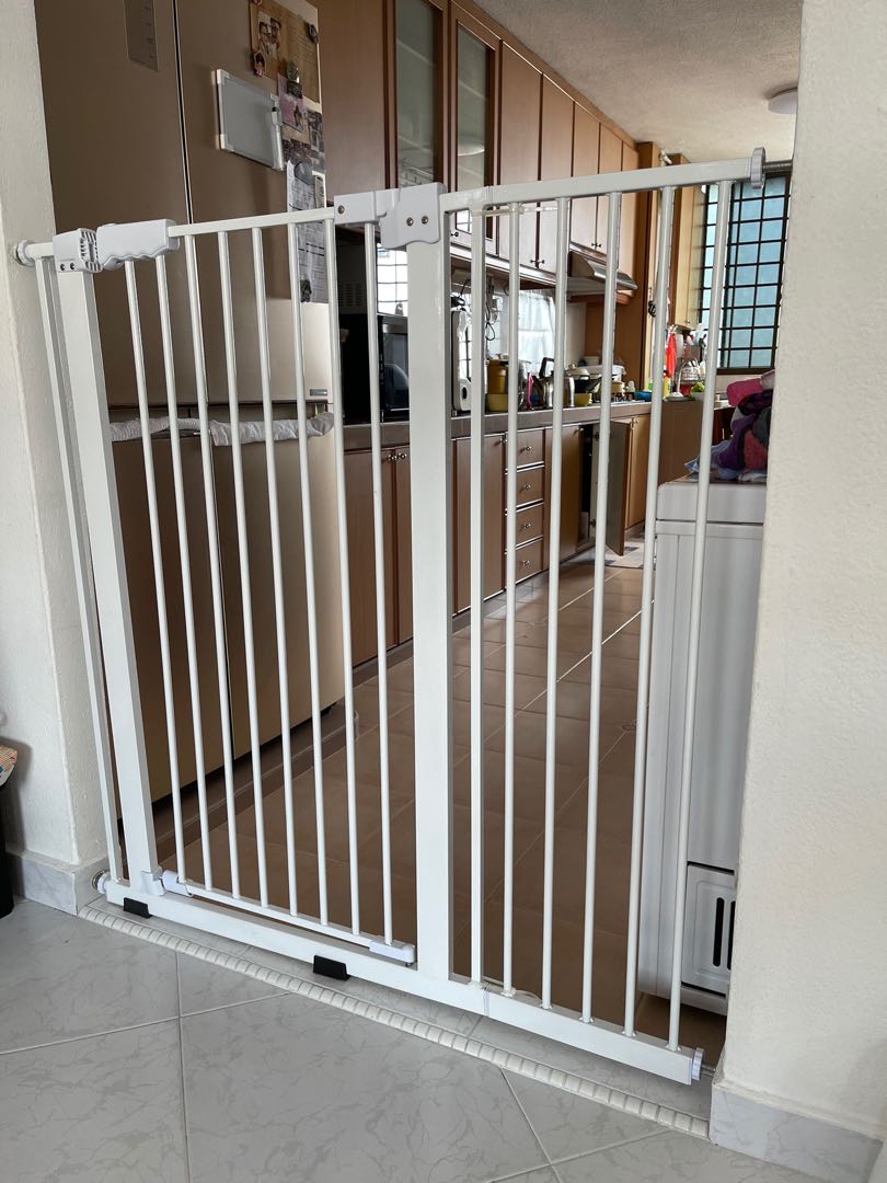 Safety gate, Babies & Kids, Baby Nursery & Kids Furniture, Bed Guards ...
