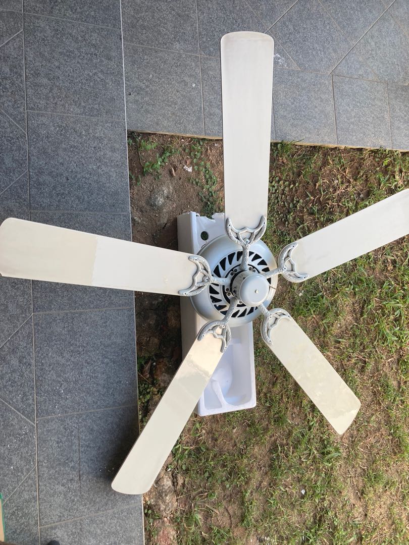 Retro ceiling fan 5 blades., Furniture & Home Living, Lighting & Fans ...