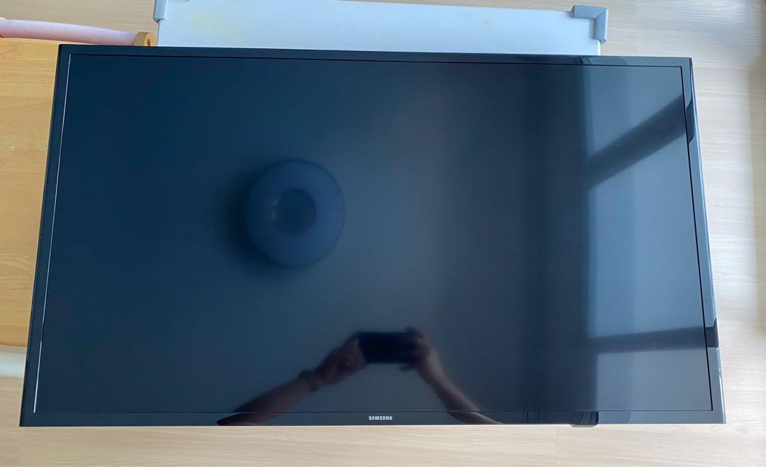 Samsung TV 40” Full HD Smart Model UA40J5200AK. In good condition ...