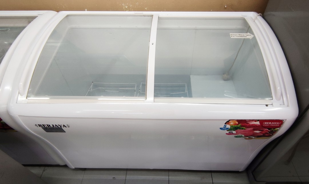 Berjaya 300 litre chest freezer, TV & Home Appliances, Kitchen ...