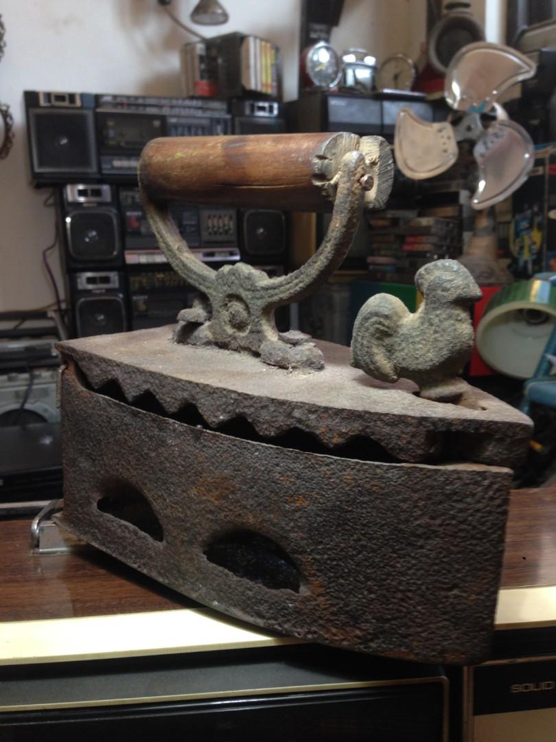 Setrika arang jadul lawas, Antik, Lainnya di Carousell