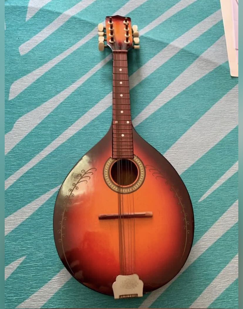 Small mandolin, Hobbies & Toys, Music & Media, Musical Instruments on ...