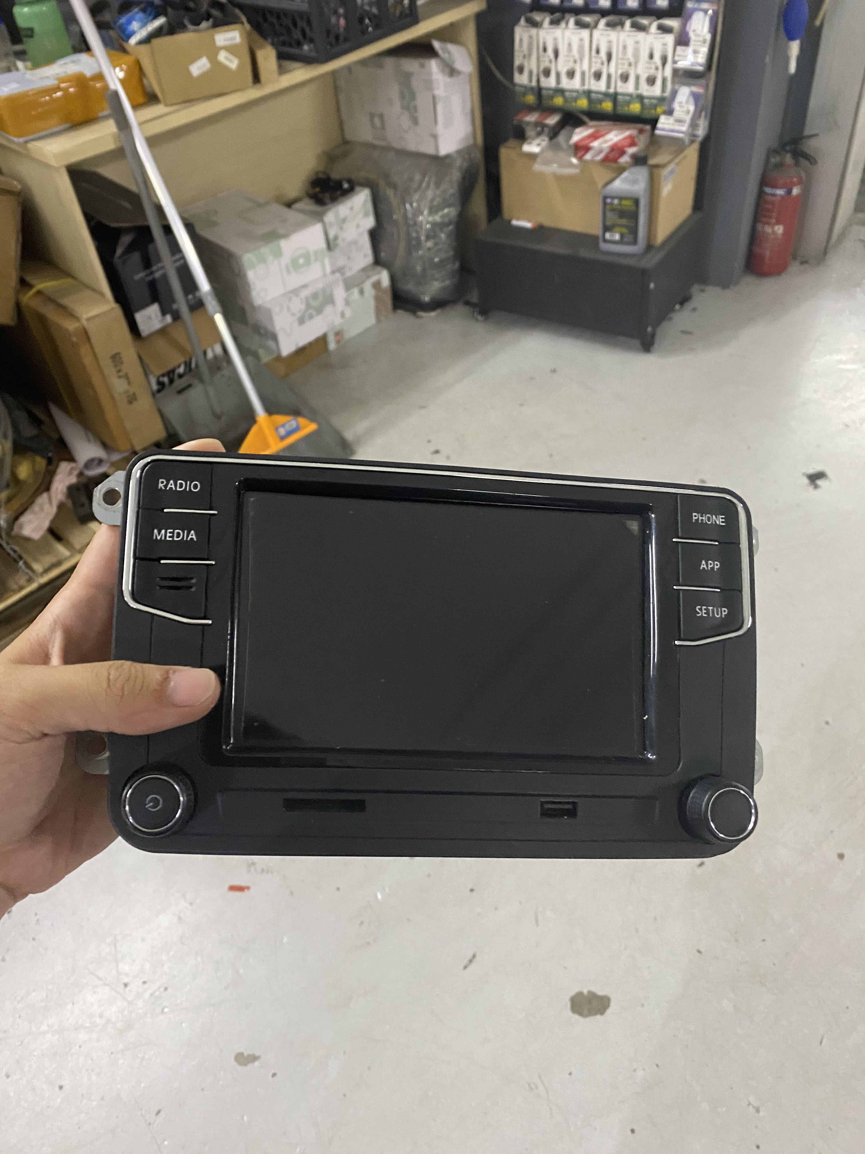 VW RCD 330 APPLE CARPLAY, Car Accessories, Accessories on Carousell