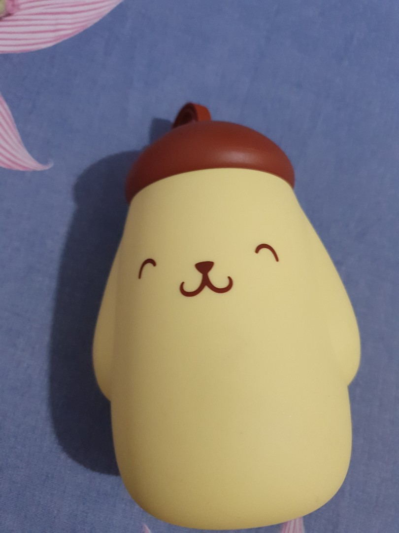 7-11 Pompompurin water bottle, Everything Else on Carousell