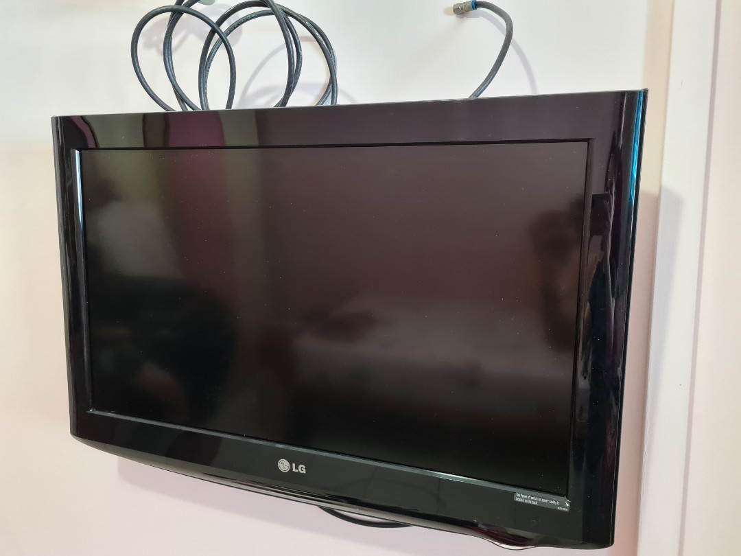 LG 26" HD LCD TV, TV & Home Appliances, TV & Entertainment, TV on Carousell