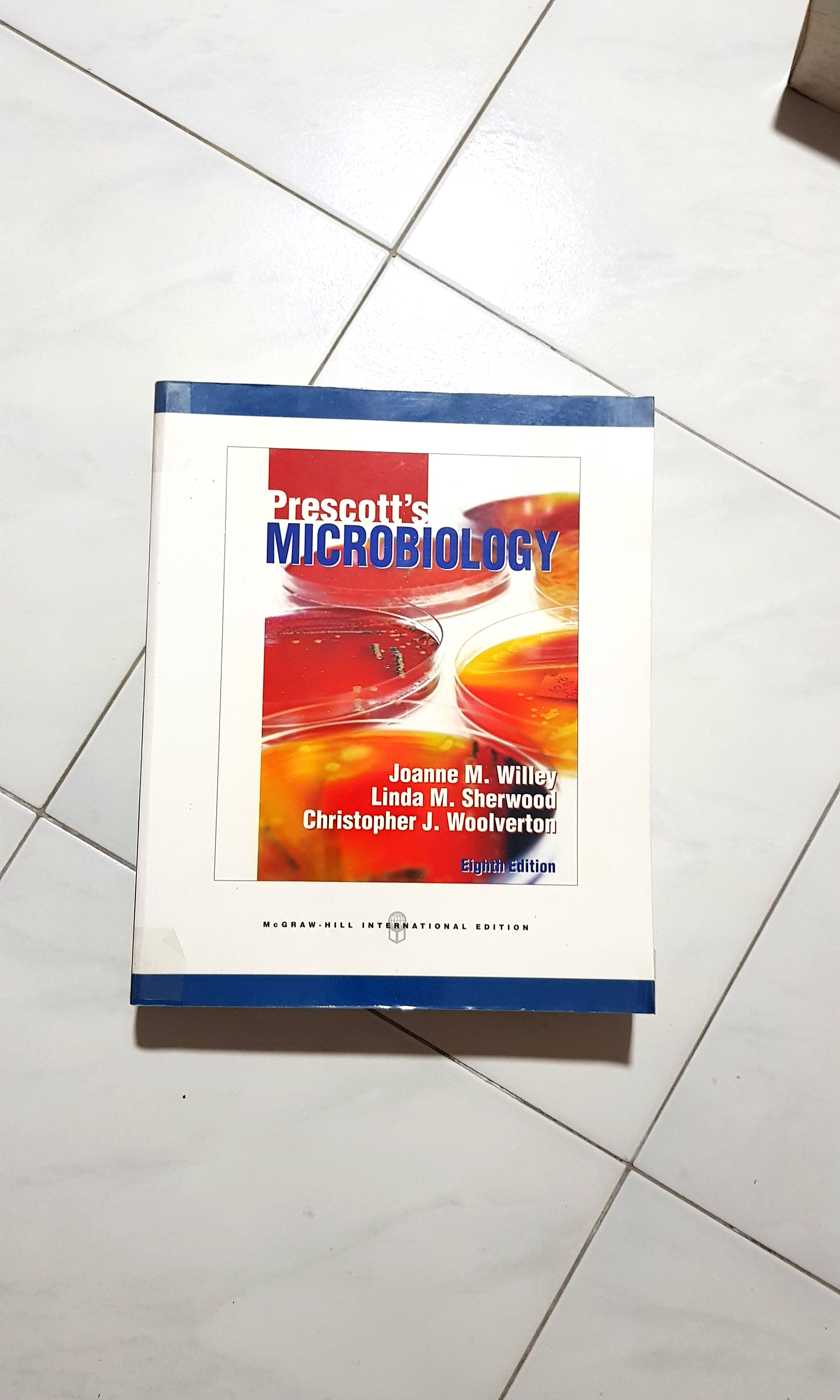 Prescott's Microbiology 8th Edition, Hobbies & Toys, Books & Magazines ...