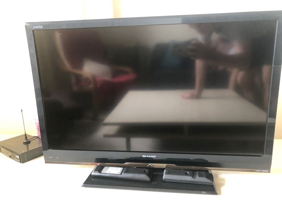 Sharp Aquos 32 inch LCD TV, TV & Home Appliances, TV & Entertainment ...