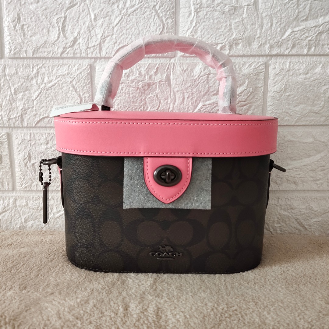 Coach Kay Crossbody Bag in Signature Canvas, Women's Fashion, Bags ...