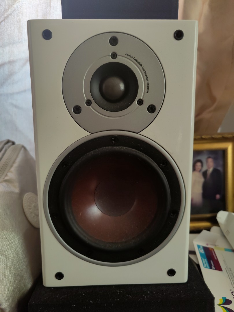 Dali Zensor 1 Bookshelf Speaker, Electronics, Audio on Carousell