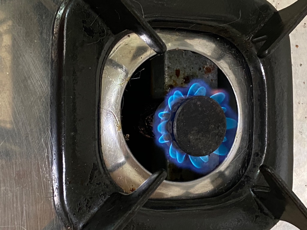 Rinnai 3-burner gas stove + Gas tank + Table, Furniture & Home Living ...