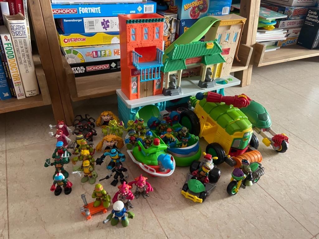 Teenage Mutant Ninja Turtles house, vehicles and figures, Babies & Kids ...