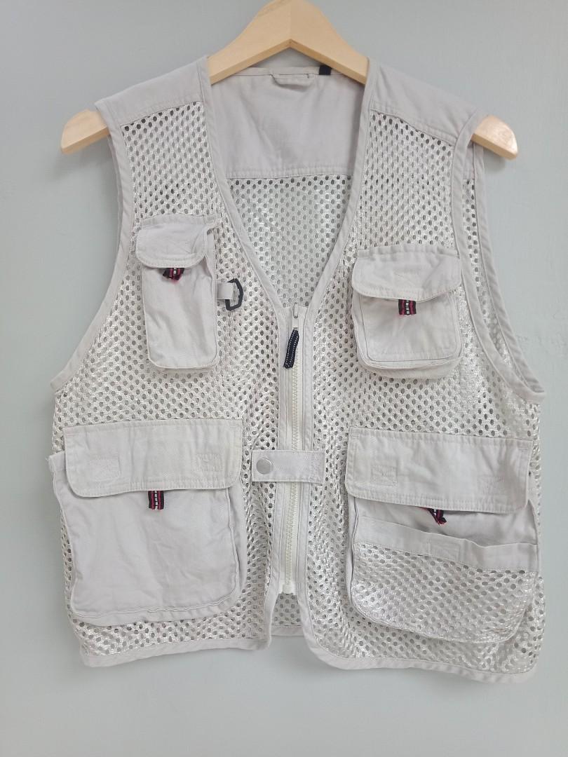 Vest jaring cream, Fesyen Pria, Pakaian , Baju Luaran di Carousell