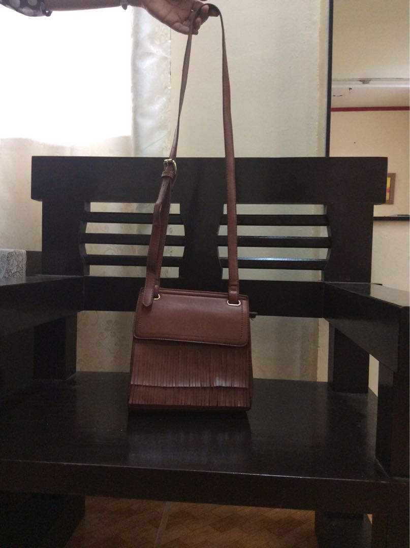 Dusto sling bag, Women's Fashion, Bags & Wallets, Cross-body Bags on ...