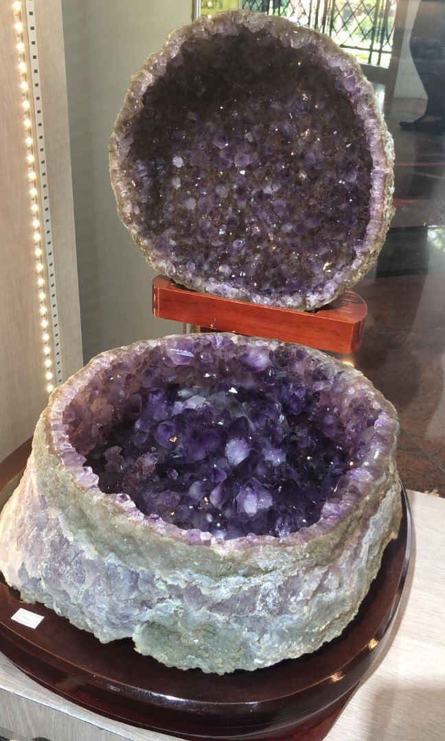 Brazilian Amethyst Cave geode 17 kg, Women's Fashion, Jewelry ...